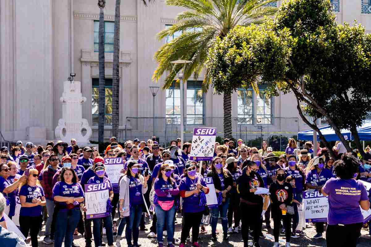 We’re Voting for SEIU 221!